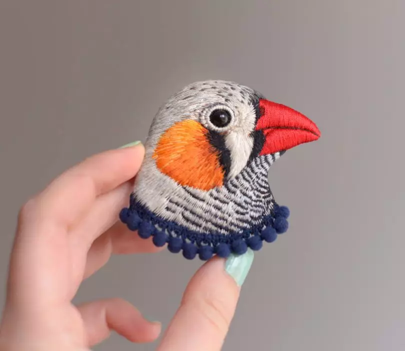 PaulinaBartnikによる美しい刺繍の鳥のブローチ 9247_4