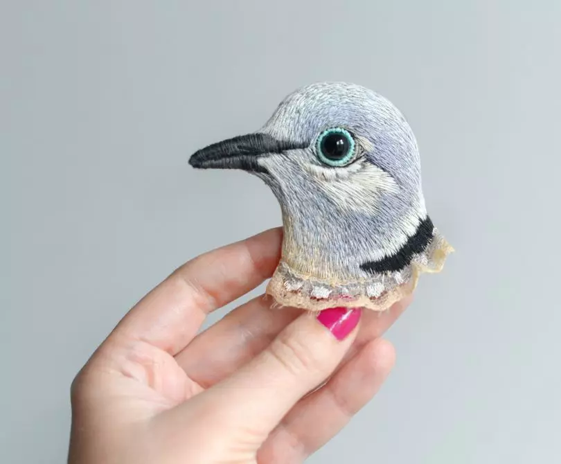 PaulinaBartnikによる美しい刺繍の鳥のブローチ 9247_5