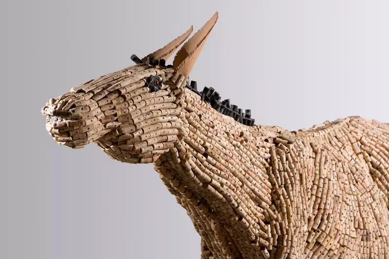 Animal Farm: Artist trasforma oggetti di uso quotidiano in bellissime sculture di animali