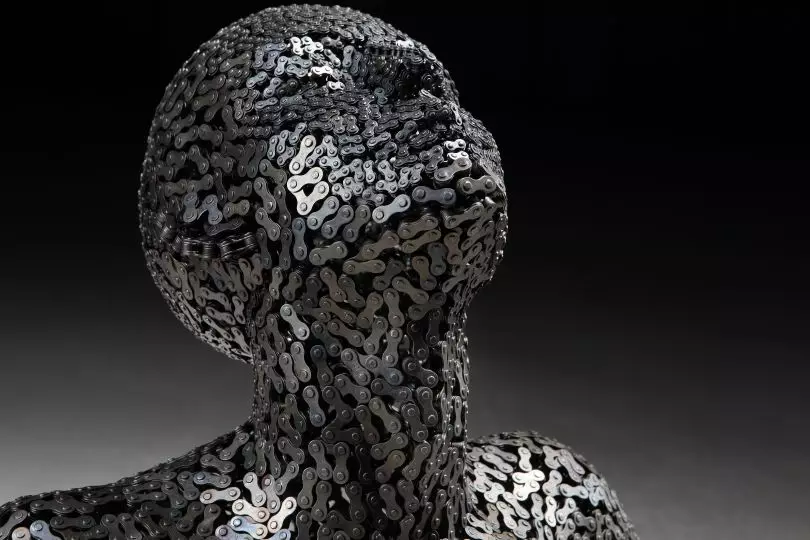 Seo Young-Deok-ove hiperrealistične skulpture ljudskog tijela napravljene od lanaca bicikla 9370_3