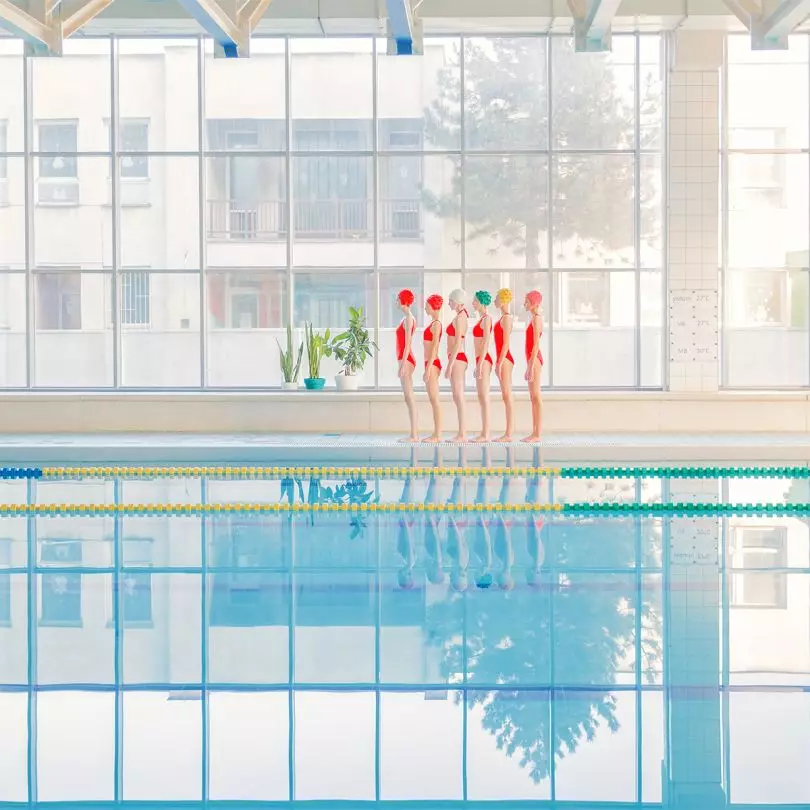 Piscine : les photographies de Maria Svarbova de nageurs de couleur primaire 9373_3