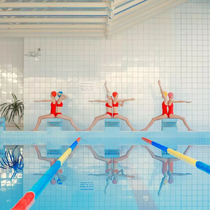 Piscine : les photographies de Maria Svarbova de nageurs de couleur primaire 9373_7