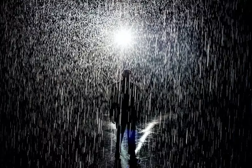 Rain Room: Kunstinstallatie waarmee je binnenshuis regen kunt ervaren zonder nat te worden 9416_6