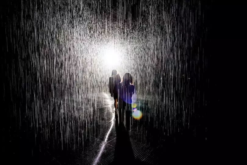 Rain Room: Kunstinstallatie waarmee je binnenshuis regen kunt ervaren zonder nat te worden 9416_8