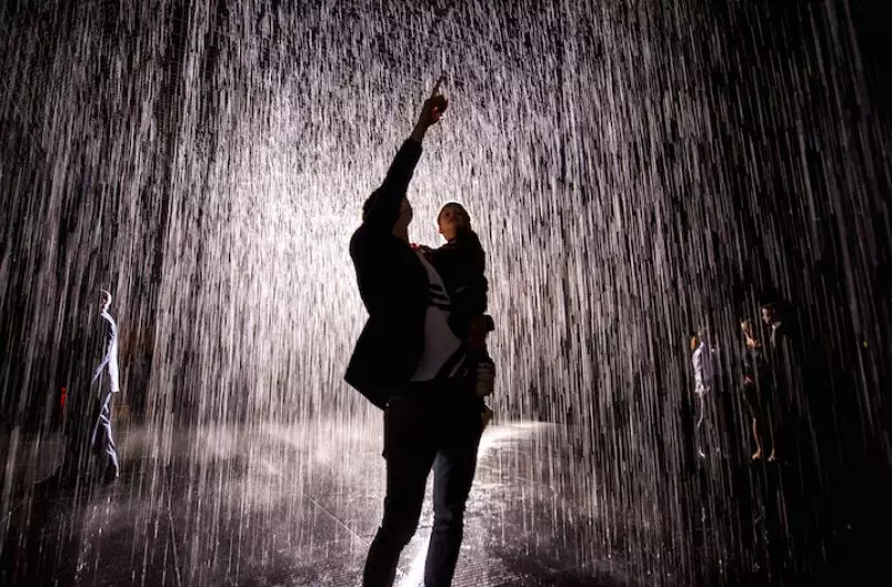 Rain Room: Kunstinstallatie waarmee je binnenshuis regen kunt ervaren zonder nat te worden 9416_9