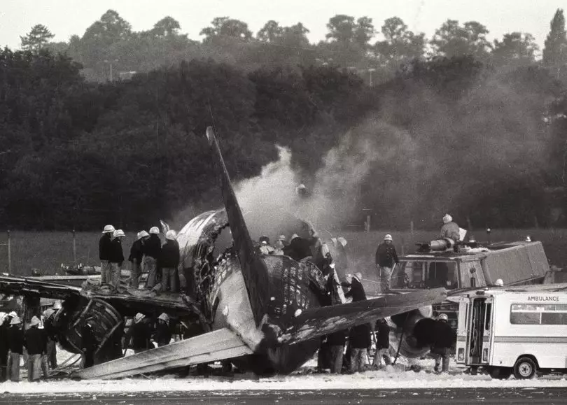 Manchester Air Crash 1985 uas 55 tus neeg poob lawv txoj sia © Howard Barlow