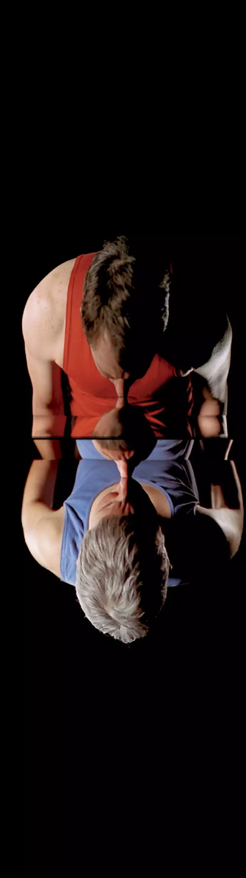 Surrender, 2001 Kleurenfideo-diptych op platte skermen 18:00 minuten Performers: John Fleck, Weba Garretson Courtesy Bill Viola Studio © Bill Viola Foto: Kira Perov