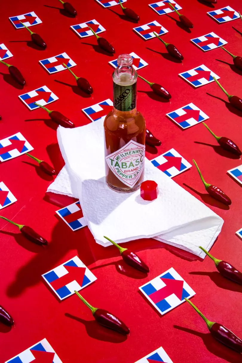 Hillary Clinton / Hot Peppers en Tabasco saus - © Dan Bannino