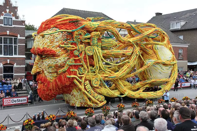 Yon parad nan Netherlands selebre Vincent van Gogh ak flote jeyan ki fèt ak flè 9850_2