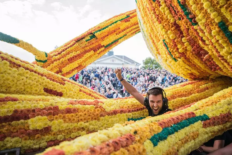 Ipinagdiriwang ng isang parada sa Netherlands si Vincent van Gogh na may mga higanteng float na gawa sa mga bulaklak 9850_3