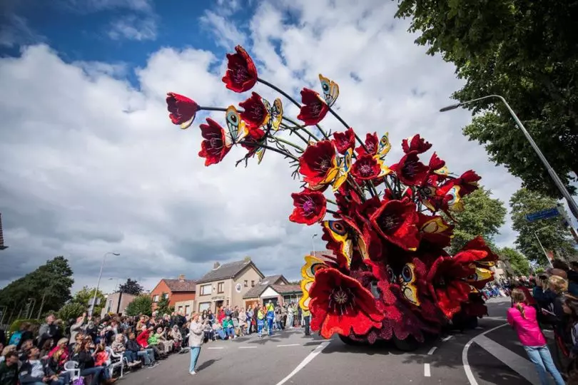 Ipinagdiriwang ng isang parada sa Netherlands si Vincent van Gogh na may mga higanteng float na gawa sa mga bulaklak 9850_7